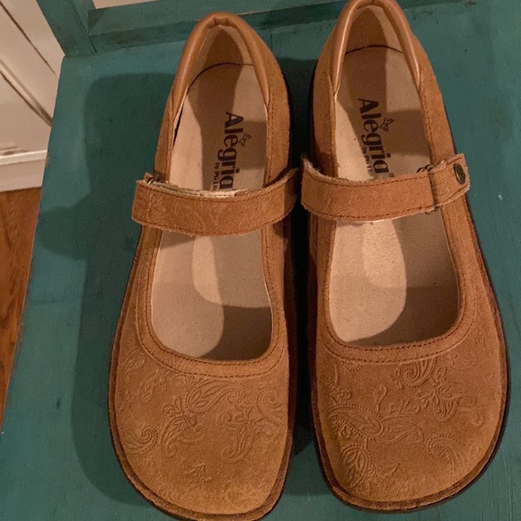 Alegria | Shoes | Algeria Paloma Tan Embossed Leather Mary Jane Shoes Size 39 | Poshmark